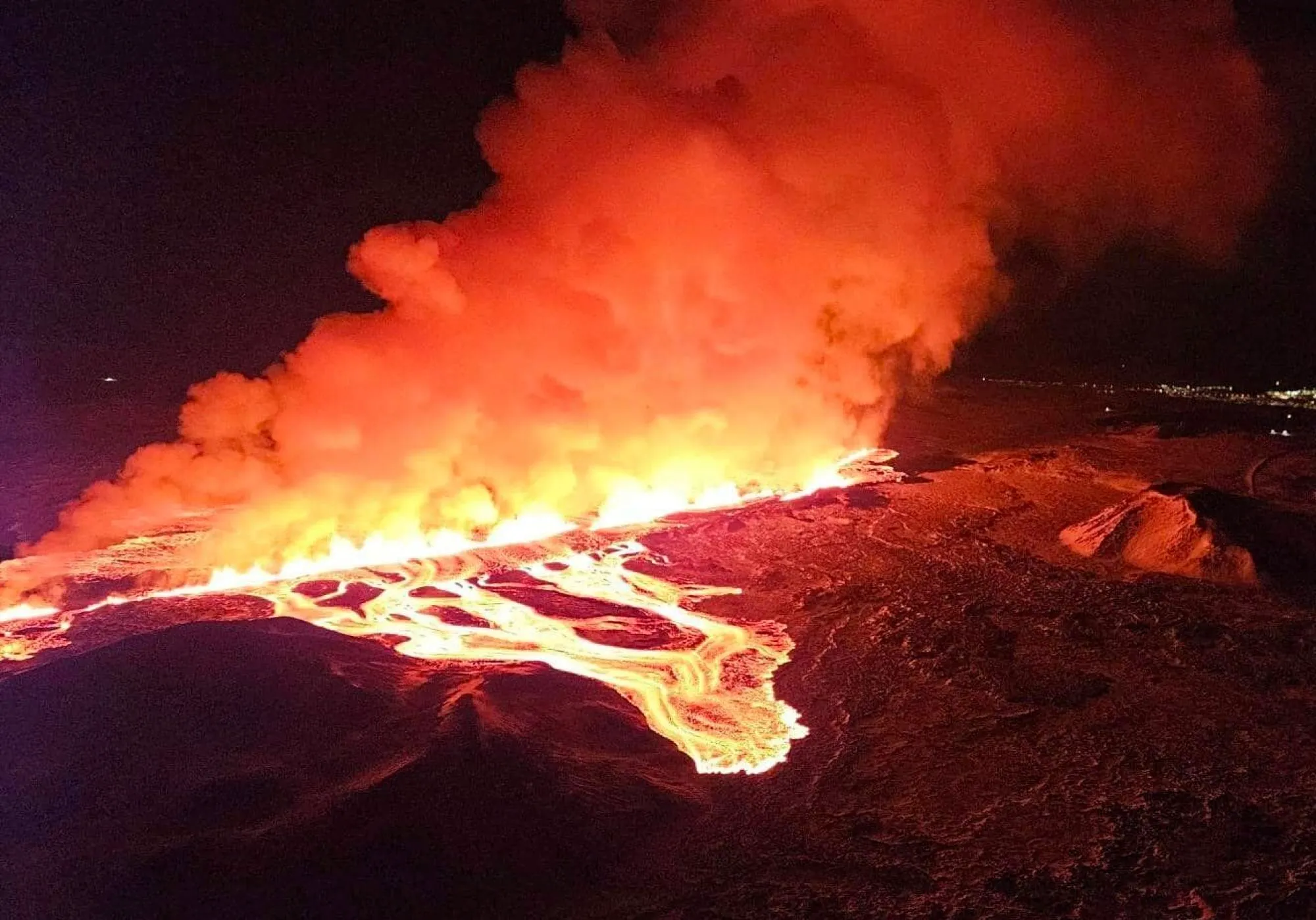 Iceland volcano erupts again, spewing huge lava fountains into air ...