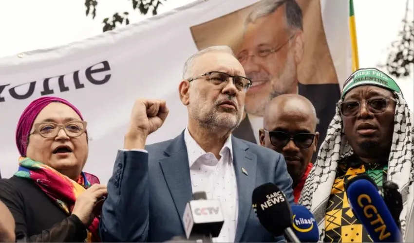 Hero’s welcome for expelled South African envoy Ebrahim Rasool in Cape ...