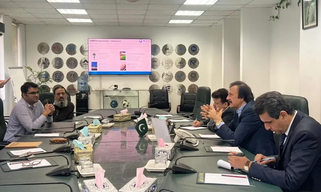 NTDC presents modern energy-saving models to SAPM Haroon Akhtar Khan ...