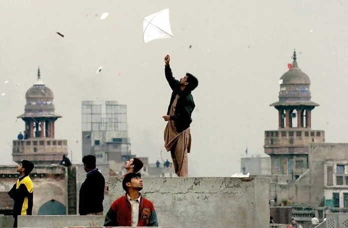 Punjab govt sets registration fees for basant kite makers - Internews ...